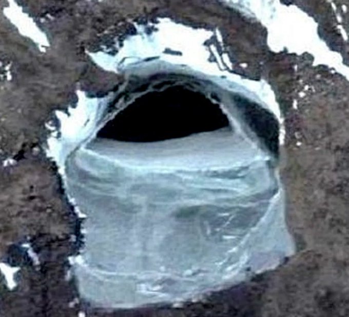 A No-Fly Zone over a Mysterious Opening in Antarctica | Galactic ...